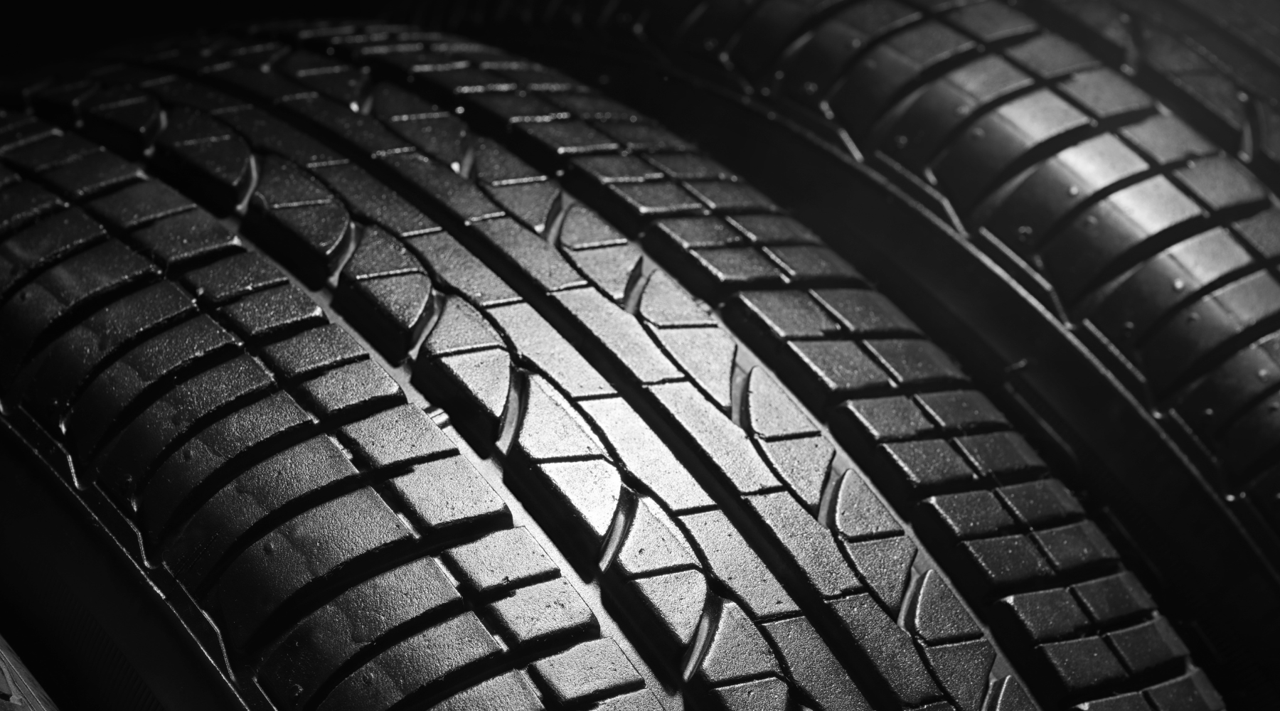 Tire Dressing 101: Safe, Long-Lasting Tire Shine Explained – AutoManiacs